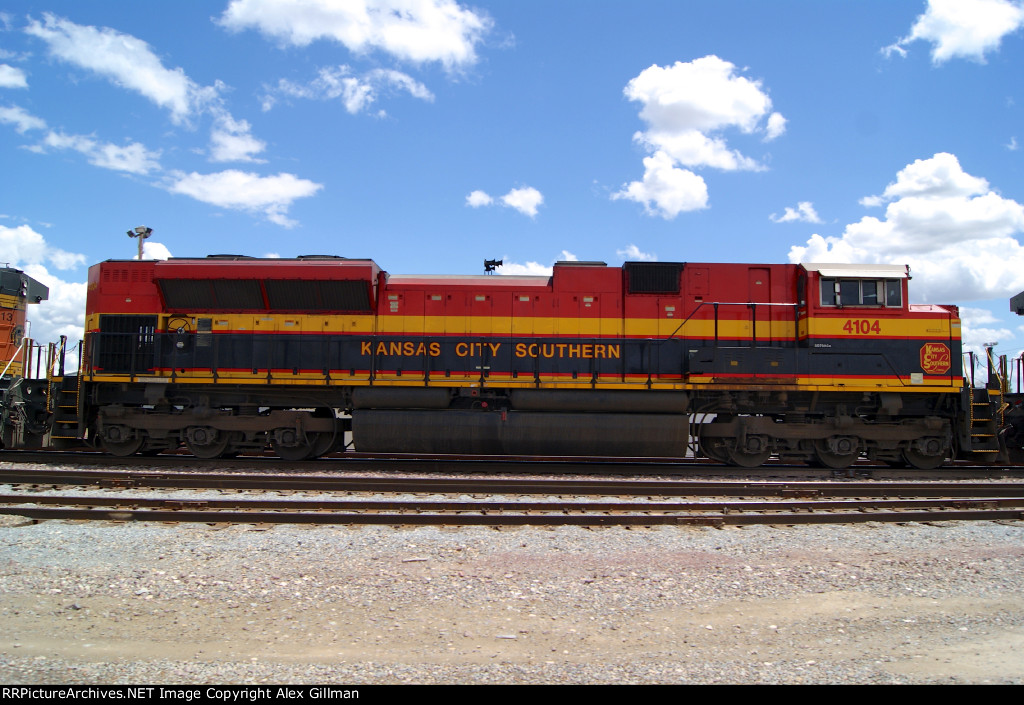 KCS 4104 Eastbound Side-Shot